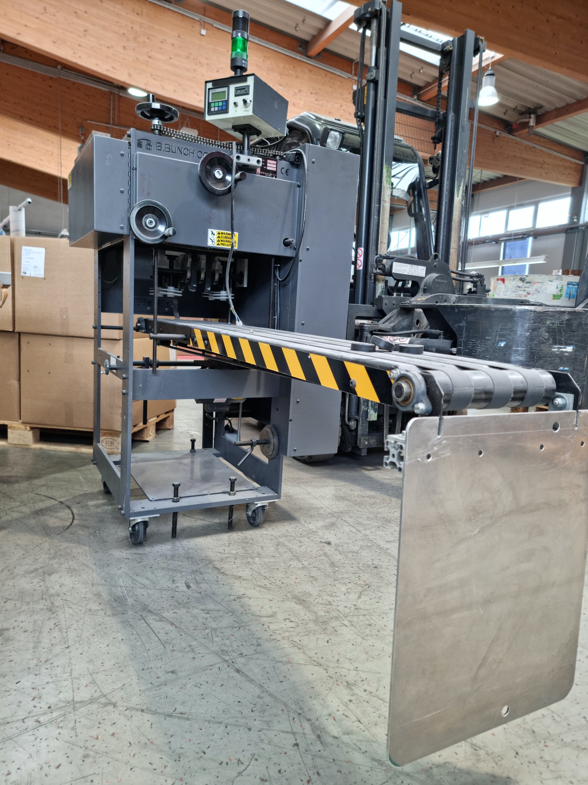 B. Bunch 590 Series Fan Folder in excellent condition – web width 10 ...